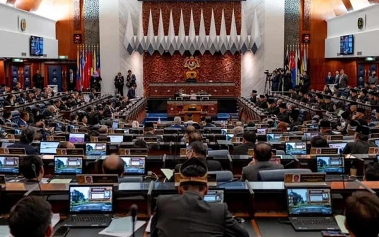 Sabah tiada kuasa keluar IC sendiri – KDN – KUPIKUPI FM 96.3